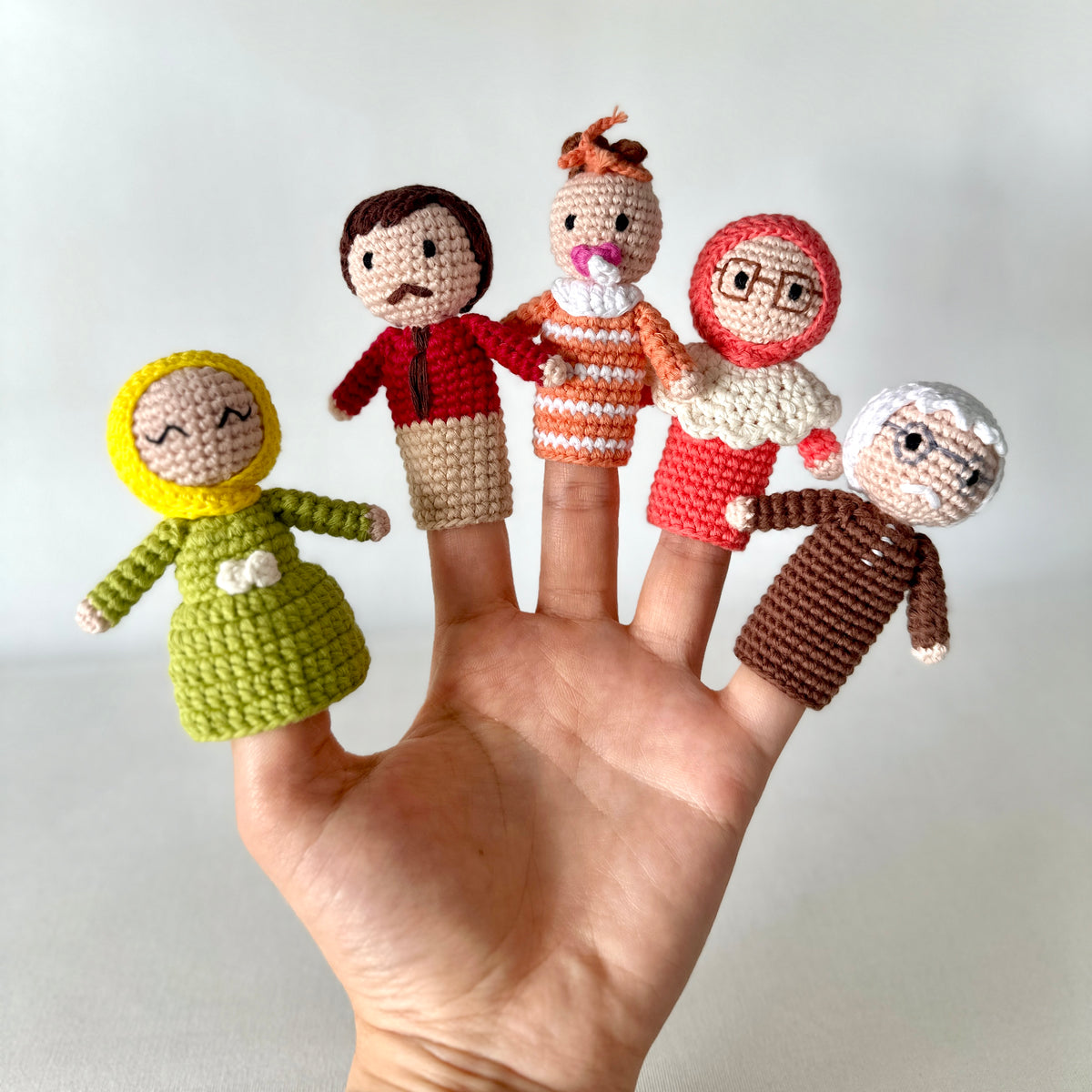 Handmade Finger Puppet Family – A Charming Set for Everyday Play – OAK ...