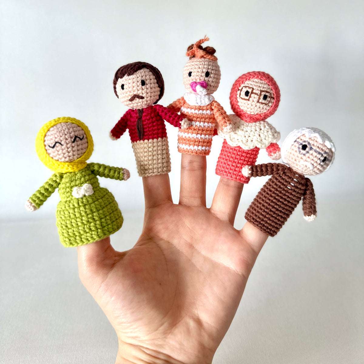 Handmade Finger Puppet Family – A Charming Set for Everyday Play – OAK ...